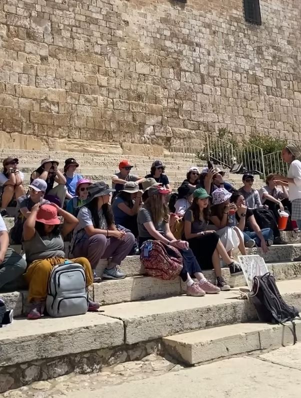 Bus 3 Learning about and exploring Jerusalem - Yallah! Israel